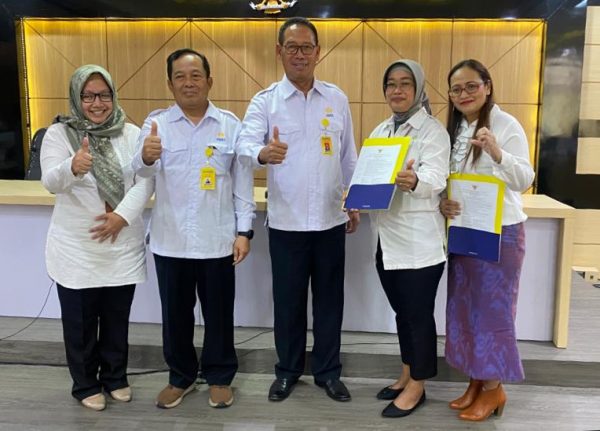 Prof. Dr. Dewi Sulistianingsih, S.H., M.H Melengkapi tambahan Professor ...