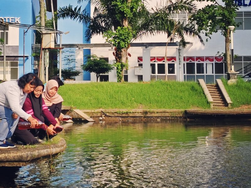 Maintaining Water Quality, UNNES Conservation Head Sprinkles Eco Enzyme ...