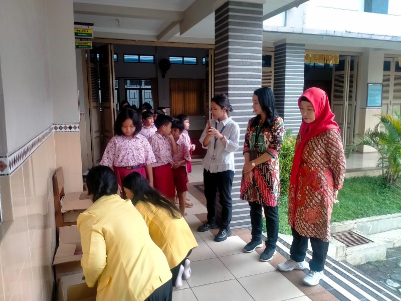 Logo Transparan Warna – Institute of Research and Community Service